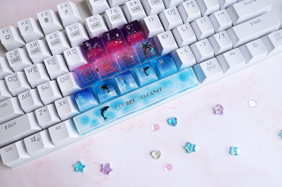 CLASS101 | A drop of resin art for today's day! Making shiny resin props in Maniland | Mani Land