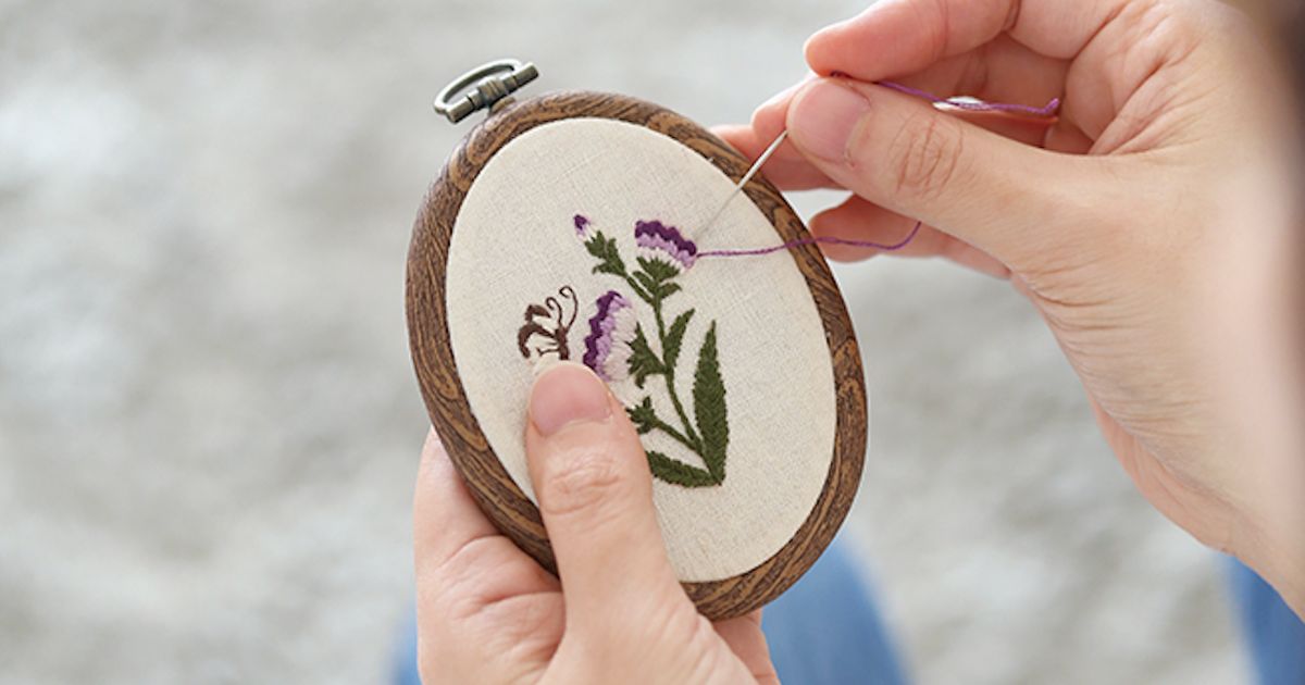 CLASS101+ | DIY 나의 첫 카네이션 자수 - 보라 카네이션