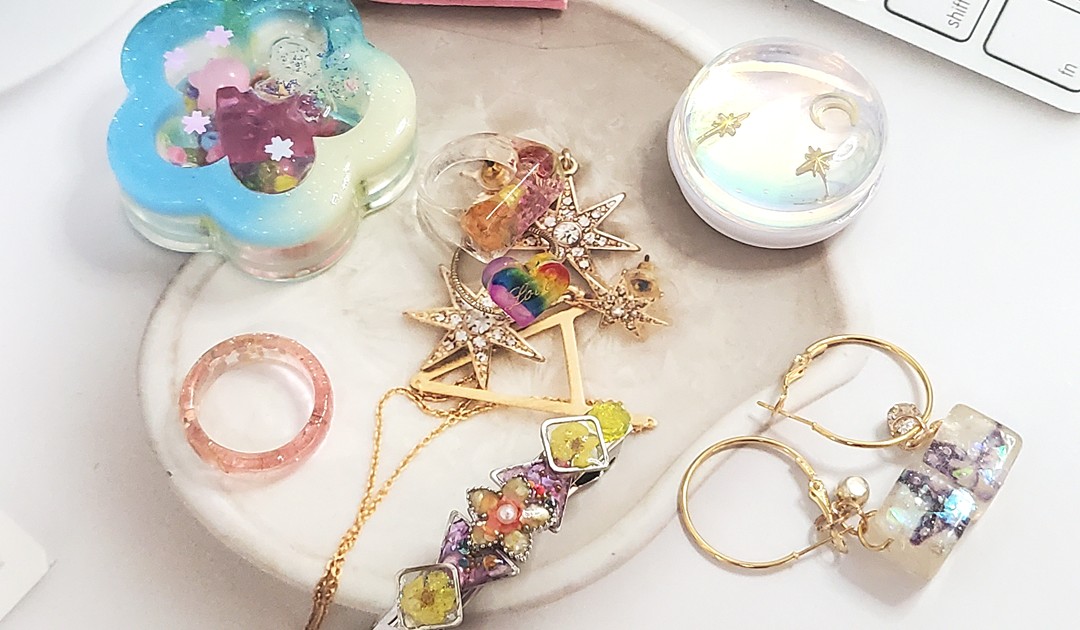 CLASS101+ | Resin crafts that express individuality! You can make it ...