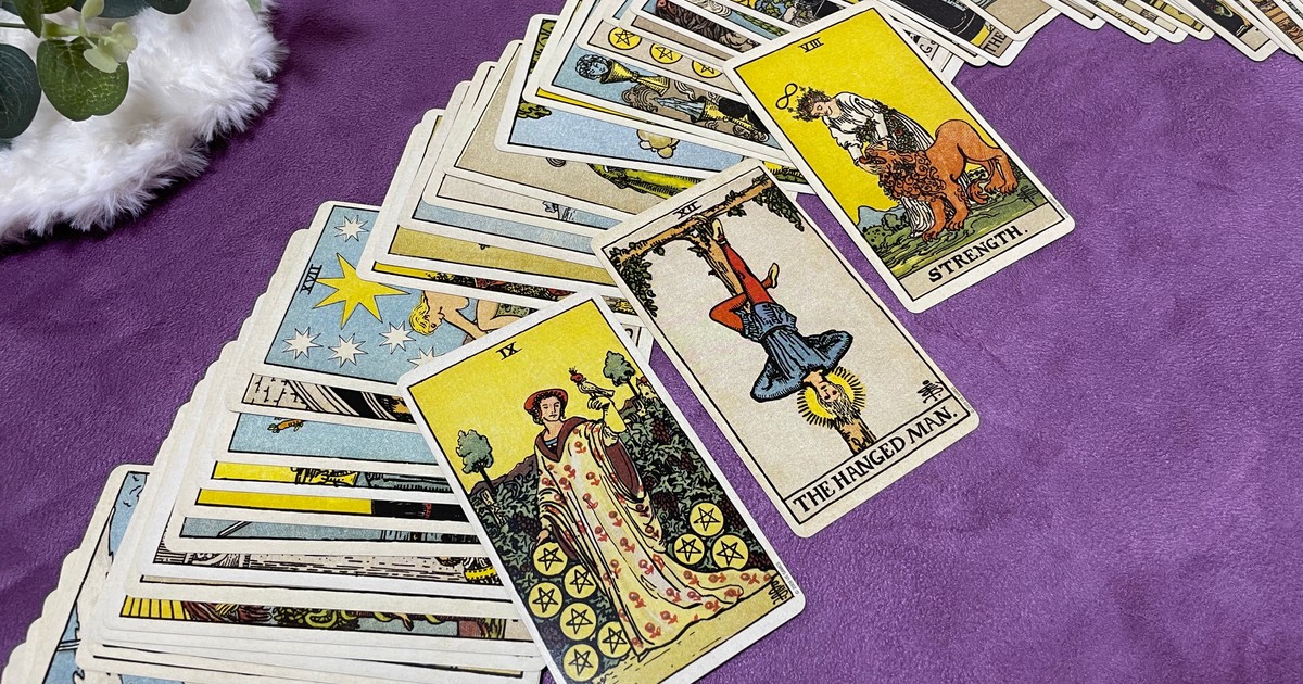 CLASS101+ | Tarot Cards Reading: Read the Future from a Picture